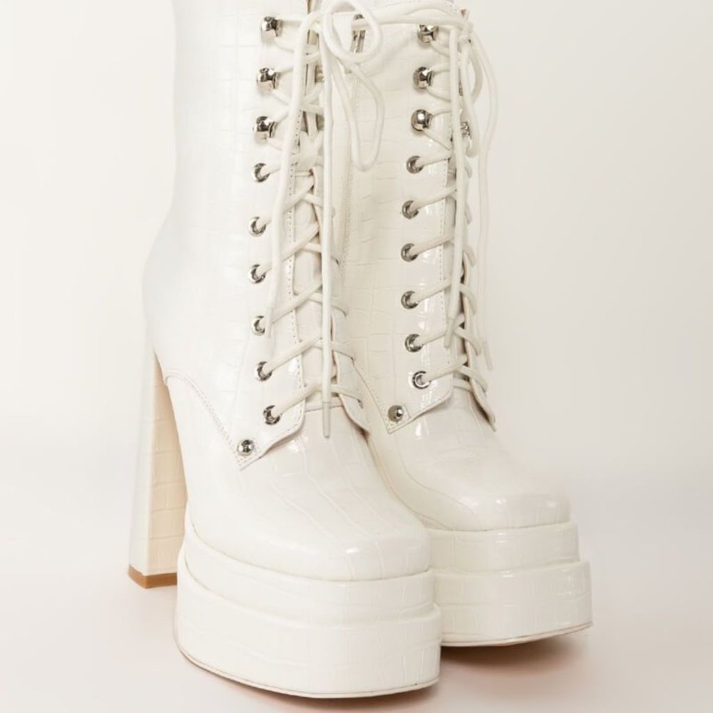 White Lace Up Platform Boots Vegan Leather Size 7.5 D… - Gem